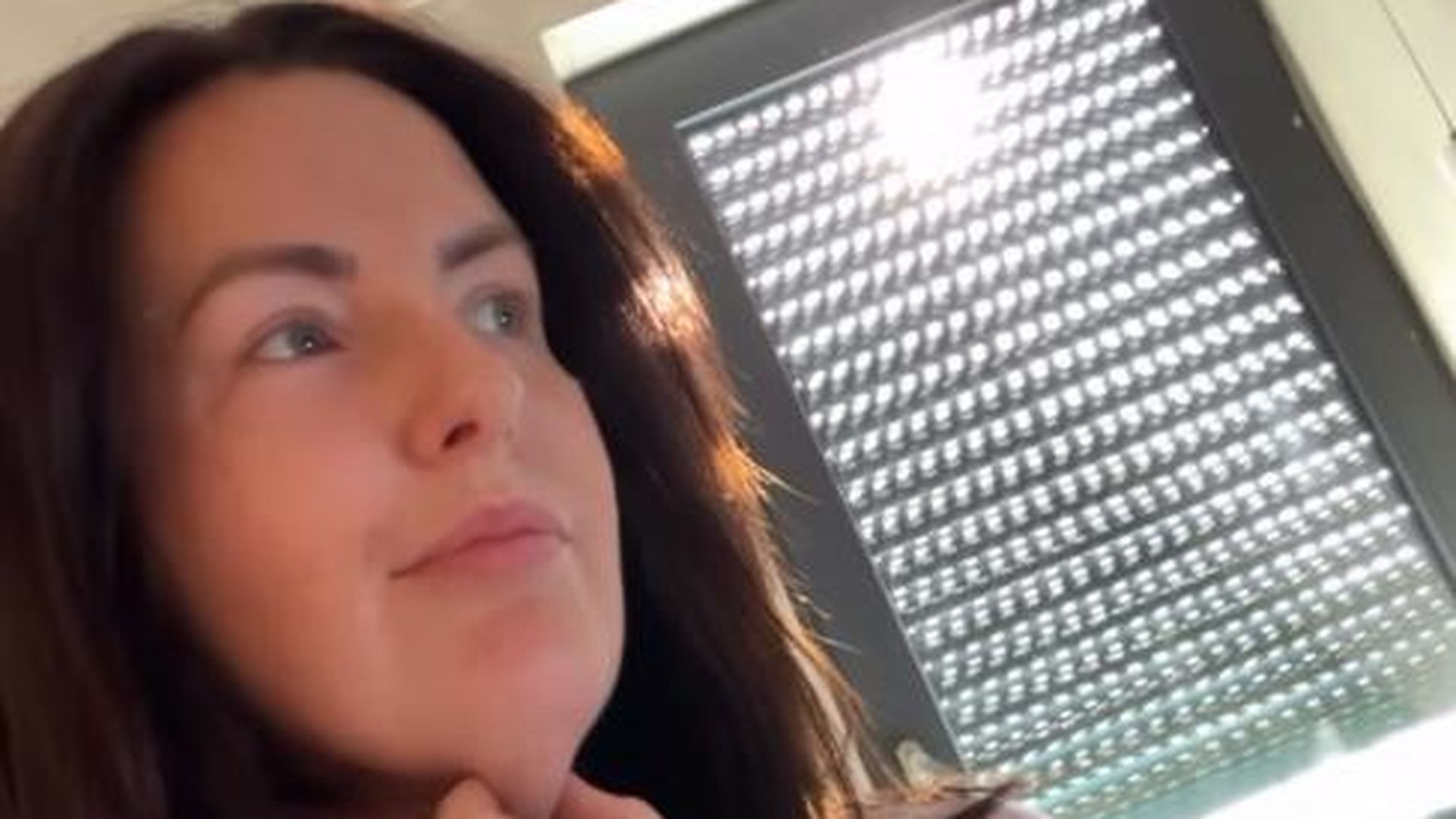 "Truthahnhals": Influencerin die.kim will sich Fett absaugen