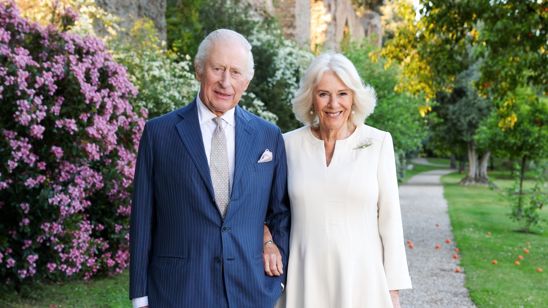 Seltenheit: König Charles und Camilla rühren mit süßer Geste