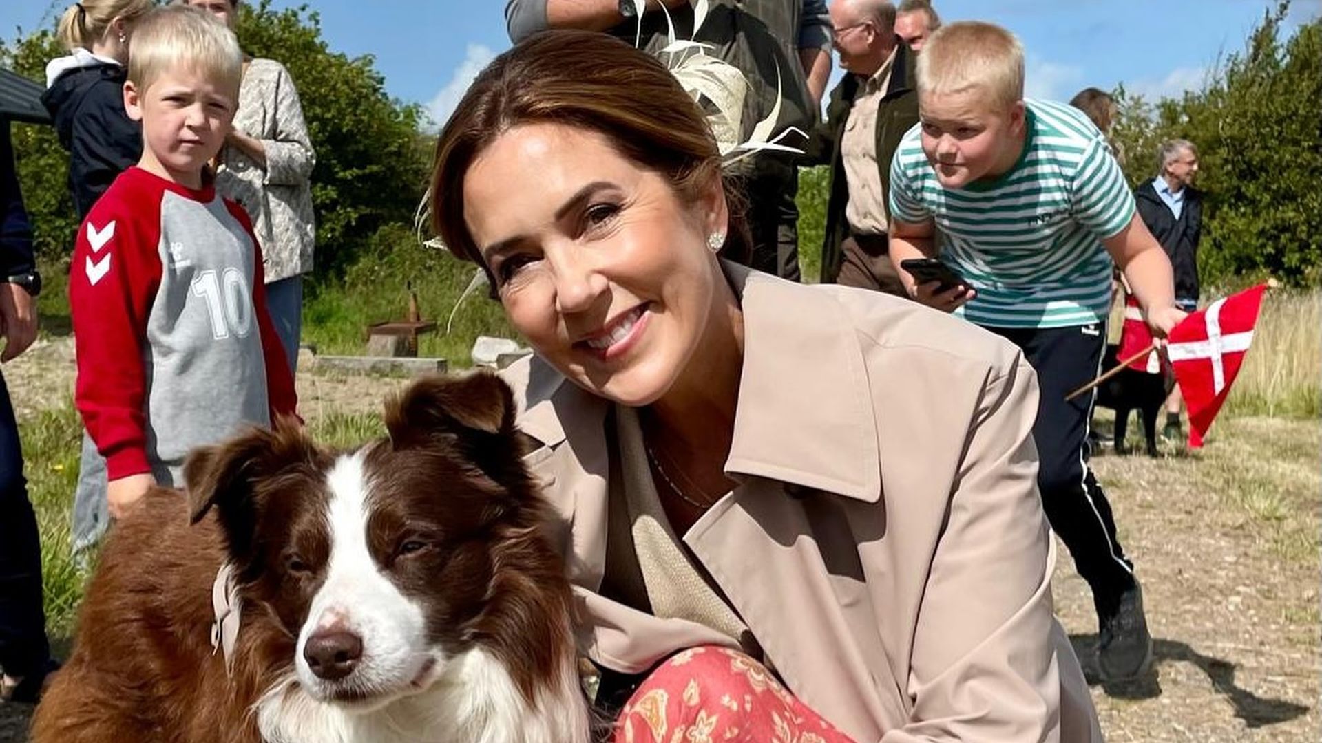 Königin Mary teilt niedliches Foto von ihren beiden Hunden