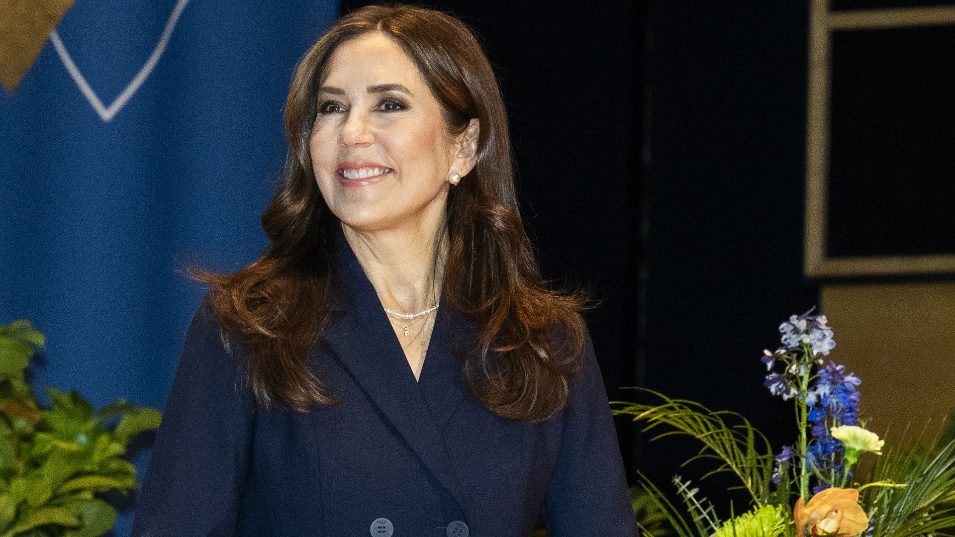 Ohne Frederik: Königin Mary gut gelaunt und bei Solo-Event
