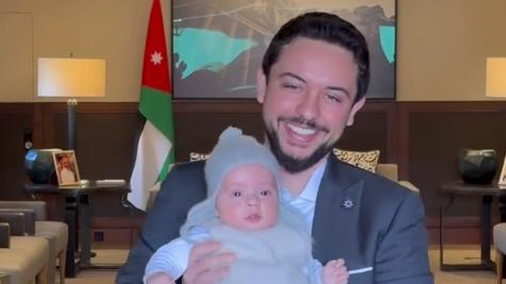 Prinz Hussein von Jordanien überrascht mit Baby auf Arbeit