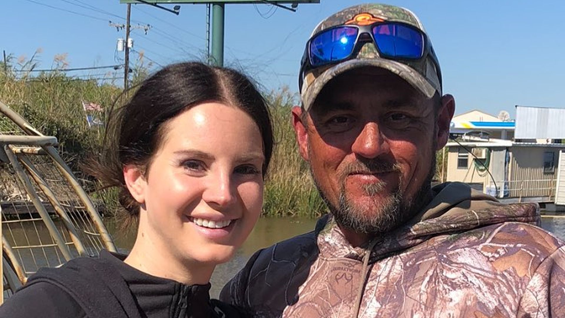 Neue Liebe? Lana Del Rey soll diesen Krokodiljäger daten