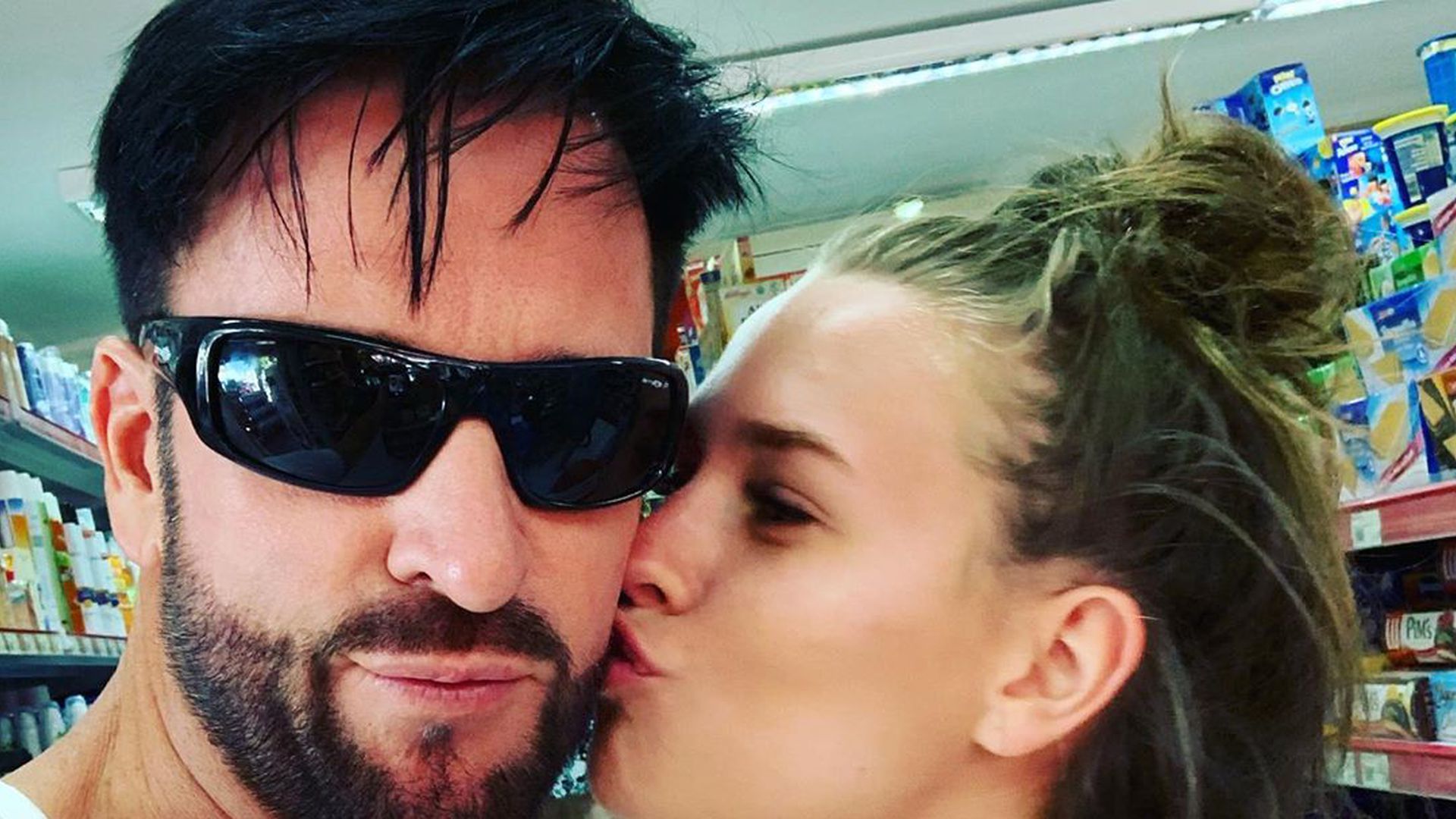 Wendler & Laura zeigen sich bei enger Supermarkt-Schmuserei