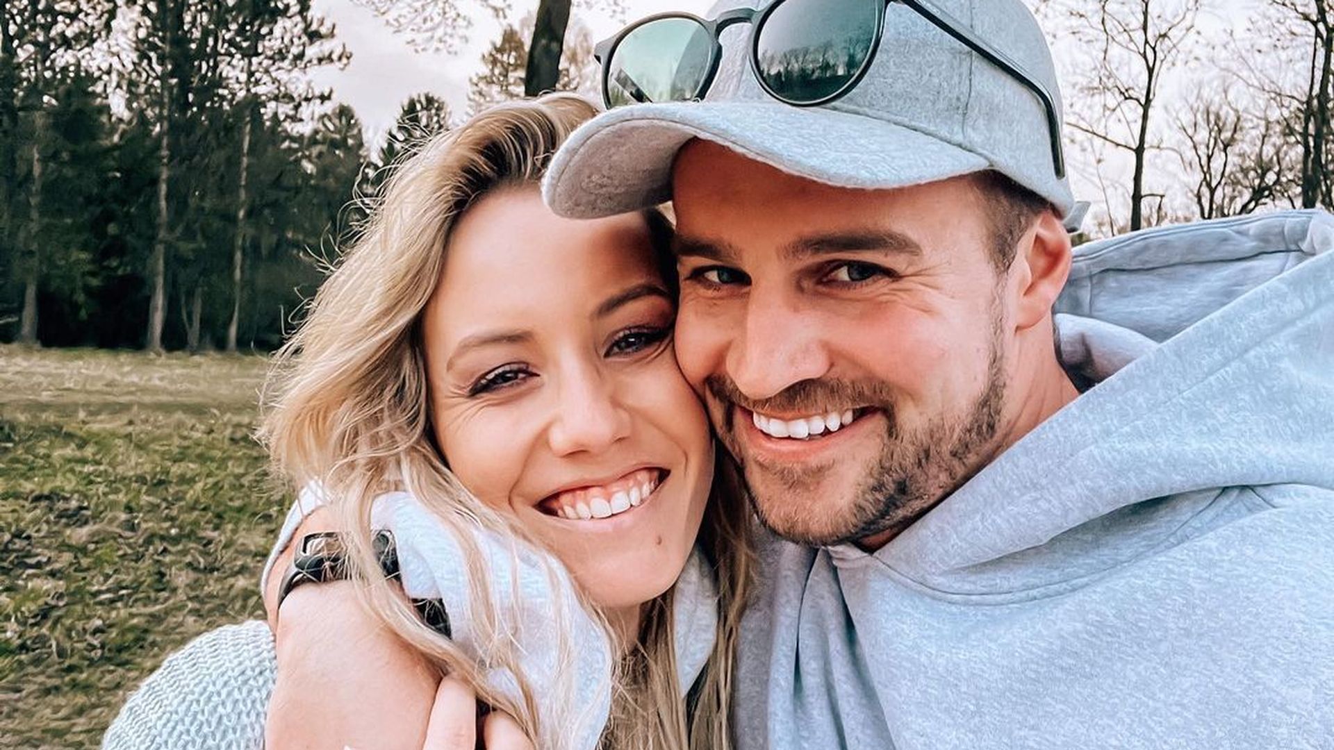 Wie geht es Alex Hindersmanns Freundin und Baby nach Geburt?