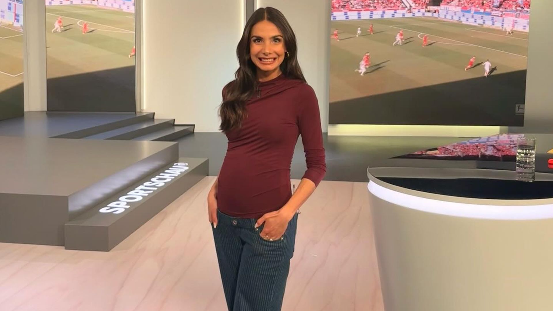 "Doppelmoderation": Lea Wagner präsentiert Babybauch im TV