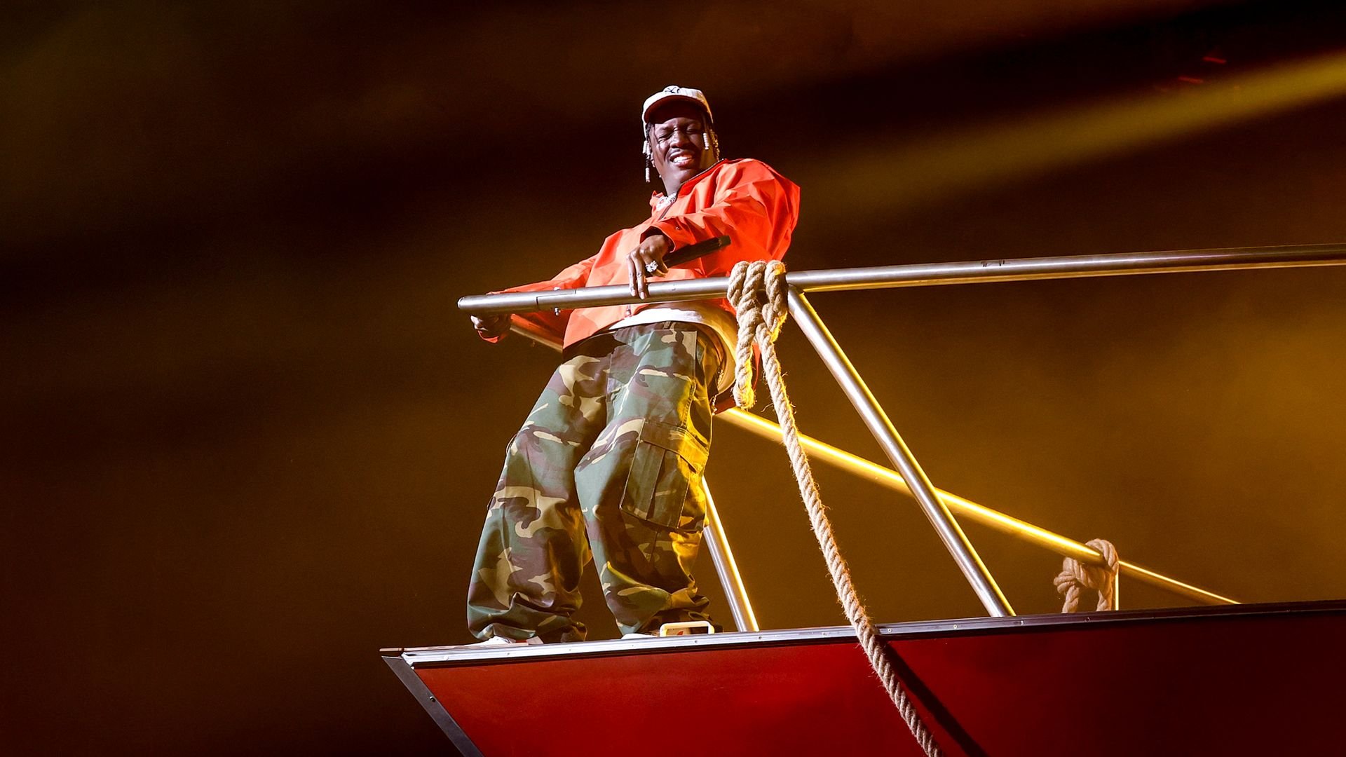Rapper Lil Yachty stürzt während Auftritt von der Bühne
