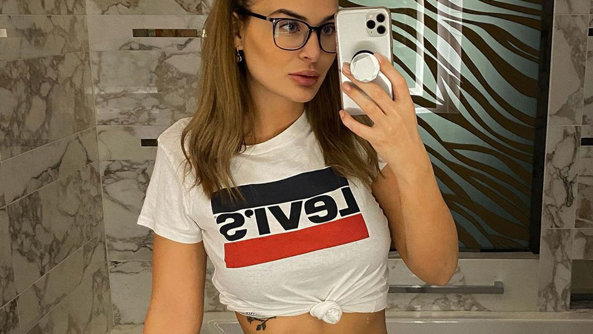 Ups, Lisa Del Piero hat doch glatt ihre Hose vergessen!