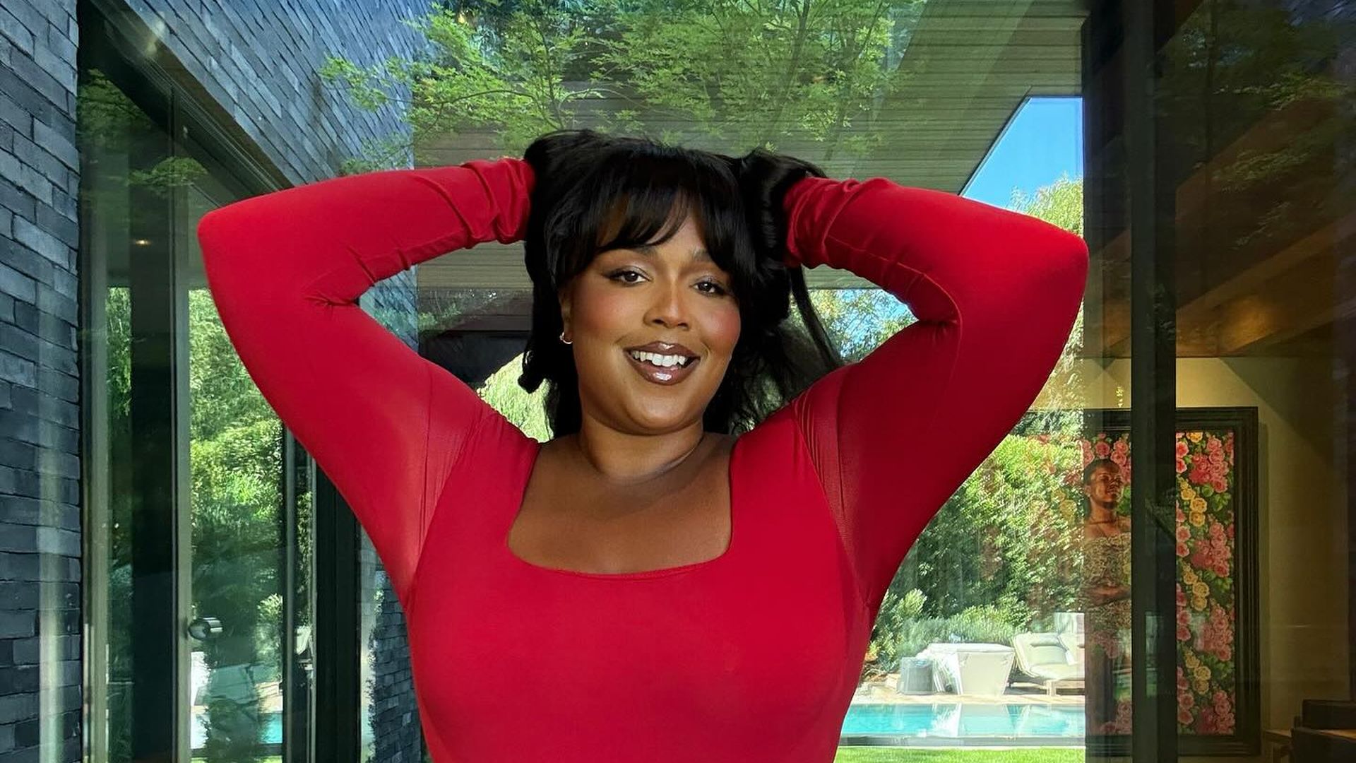 Fans sind begeistert: Lizzo zeigt sich sexy in rotem Body