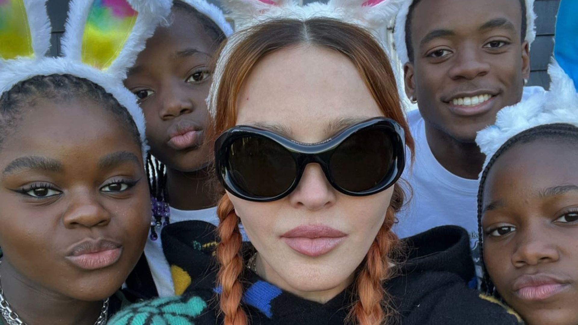 Mit Hasenohren: So süß feiern Madonna und ihre Fam Ostern