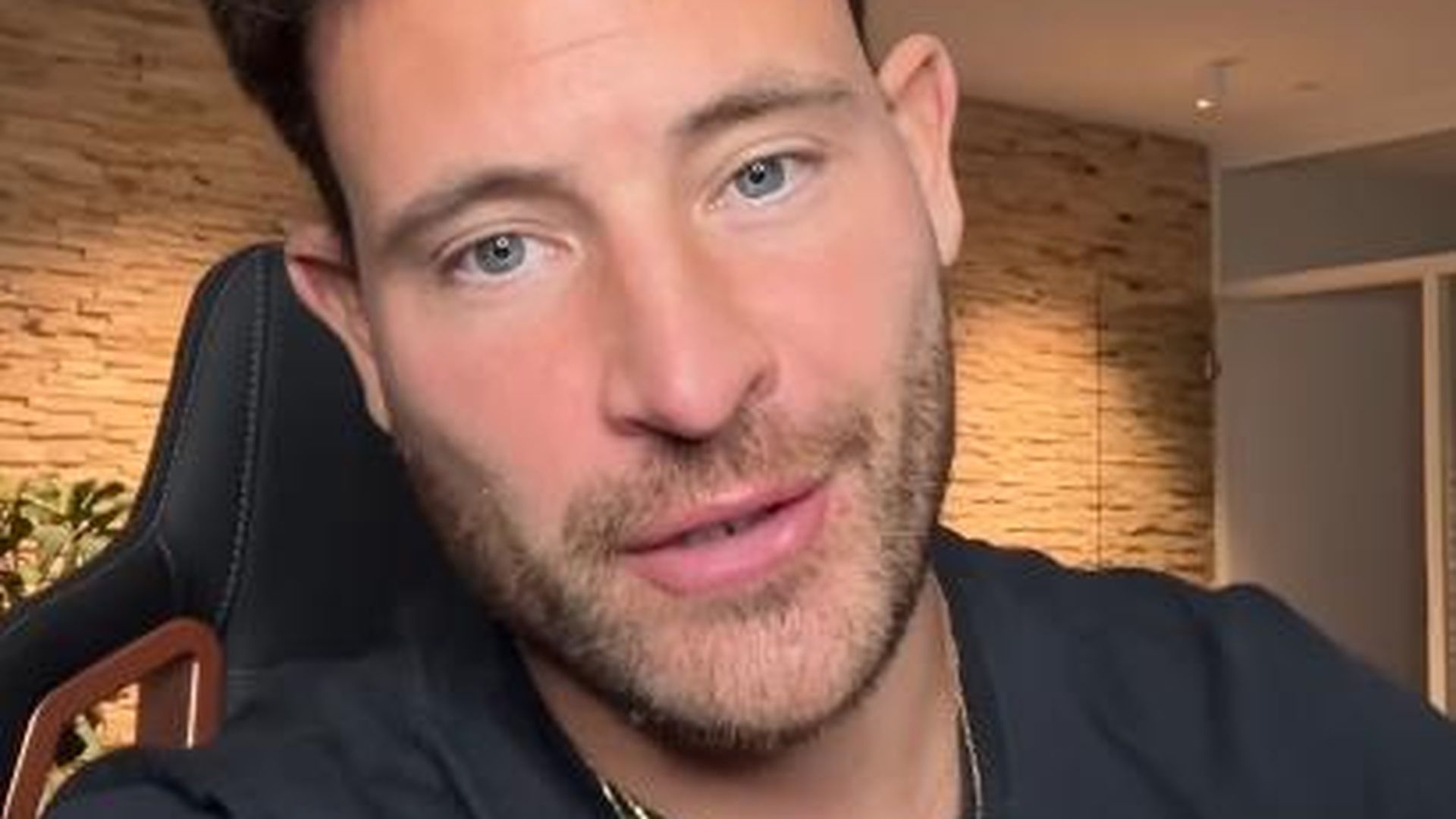 "Unangenehm": Marc Eggers schwingt im Stripclub das Tanzbein