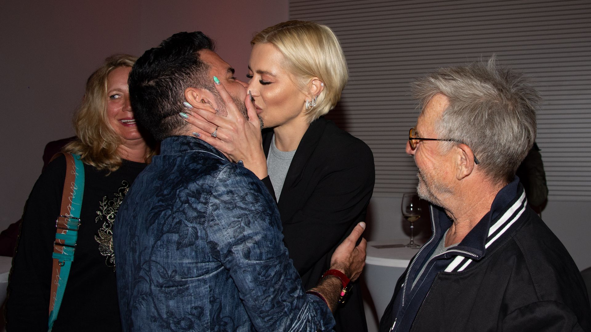 Nach Krisenfotos: Marc Terenzi und Verena knutschen wild rum