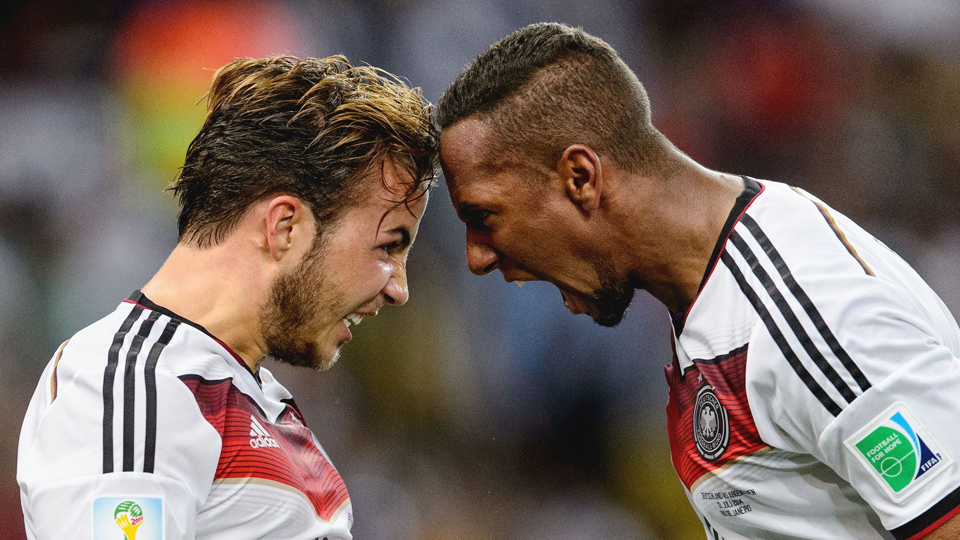 Champions League-Flitzerin macht Promo für YouTuber-Freund