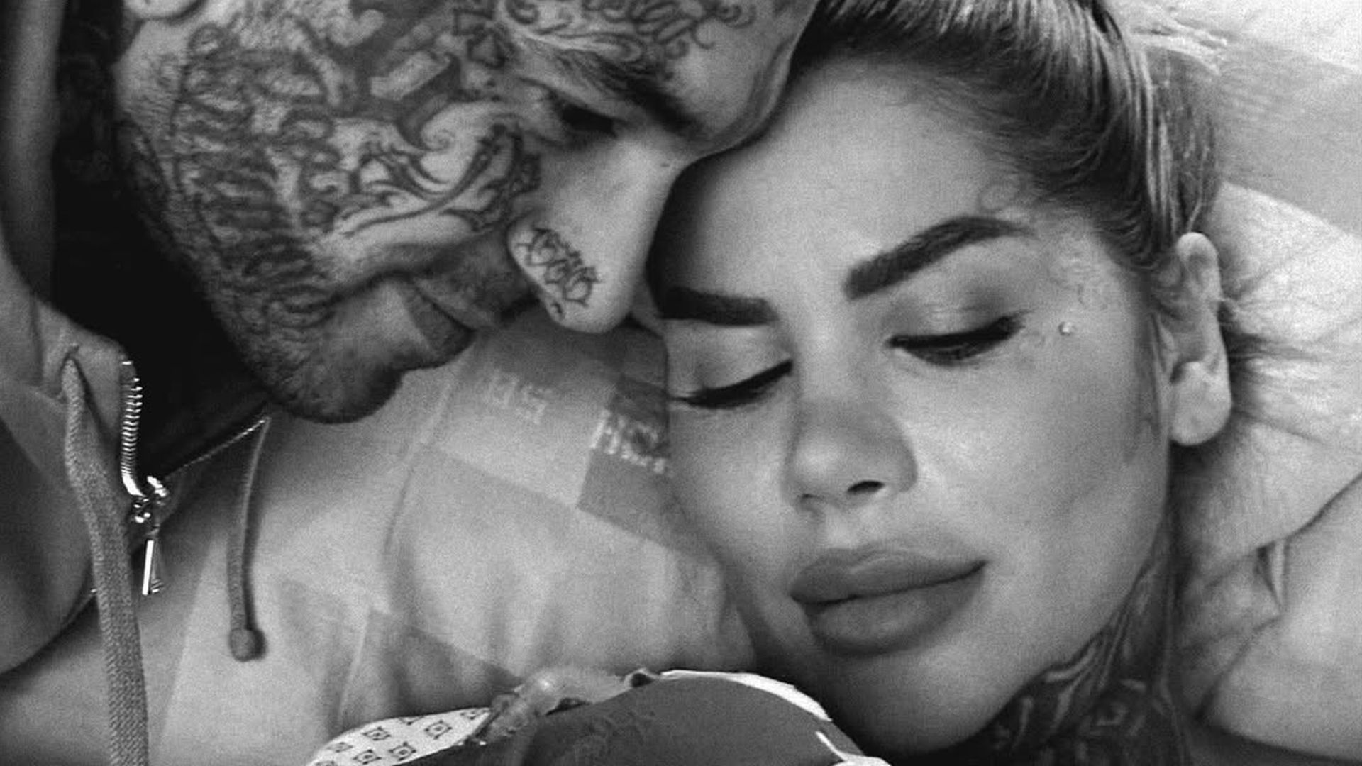 Mia Madisson feiert ihr Babyglück mit Töchterchen Sarabi