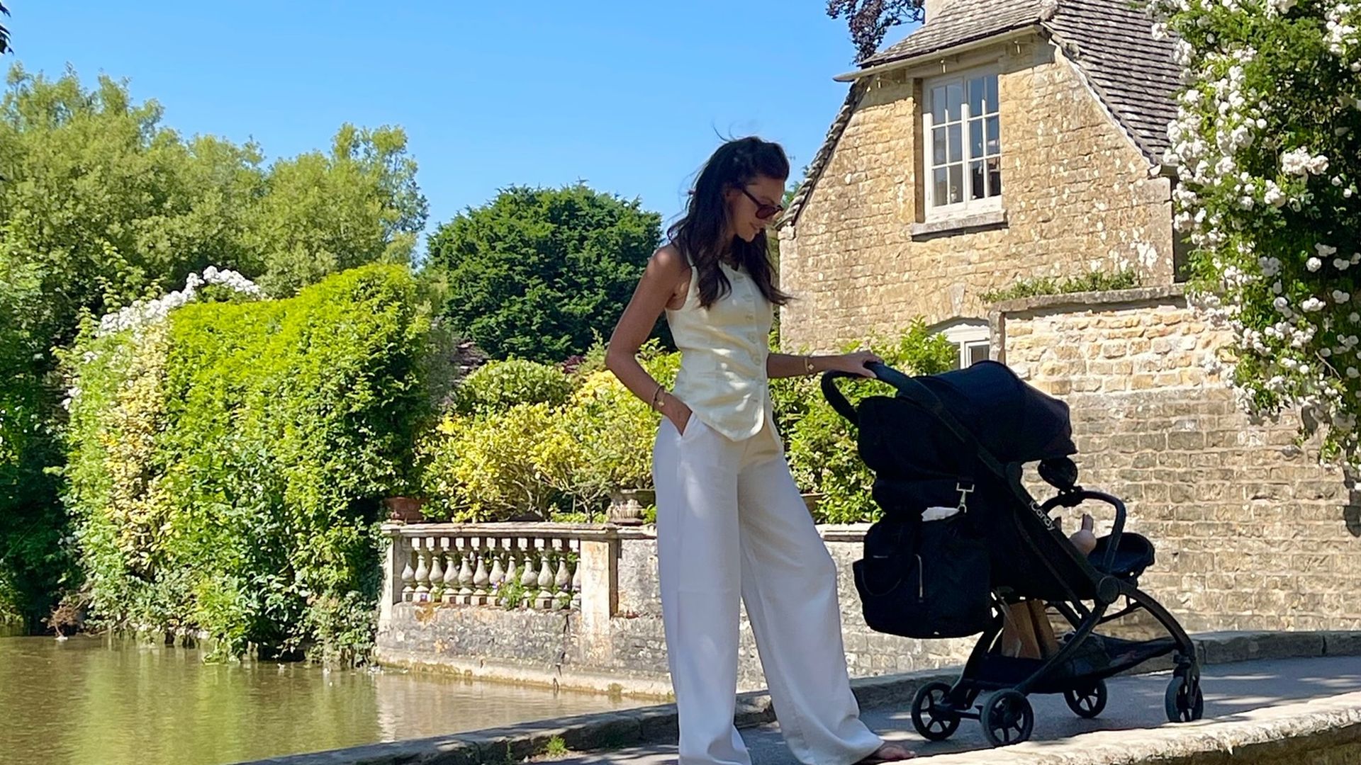 Neu-Mama Michelle Keegan genießt den Sommer mit ihrem Baby