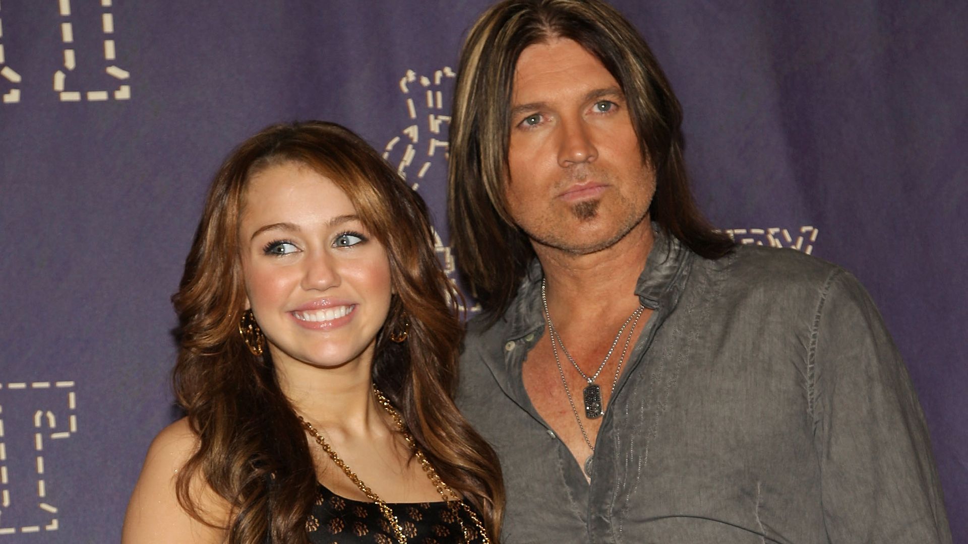 Miley Cyrus enthüllt: Vater kiffte am "Hannah Montana"-Set