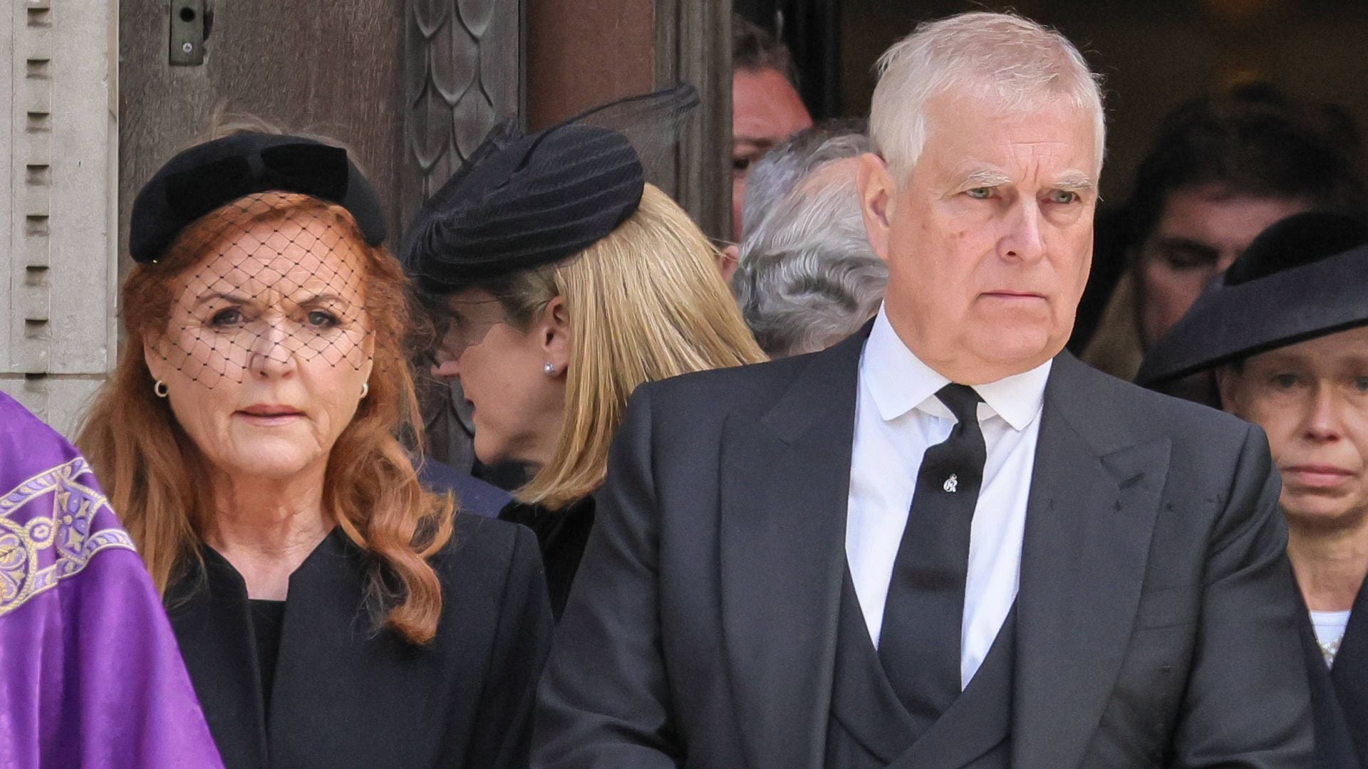 Skandale: Ex-Frau Sarah Ferguson entfremdet sich von Andrew