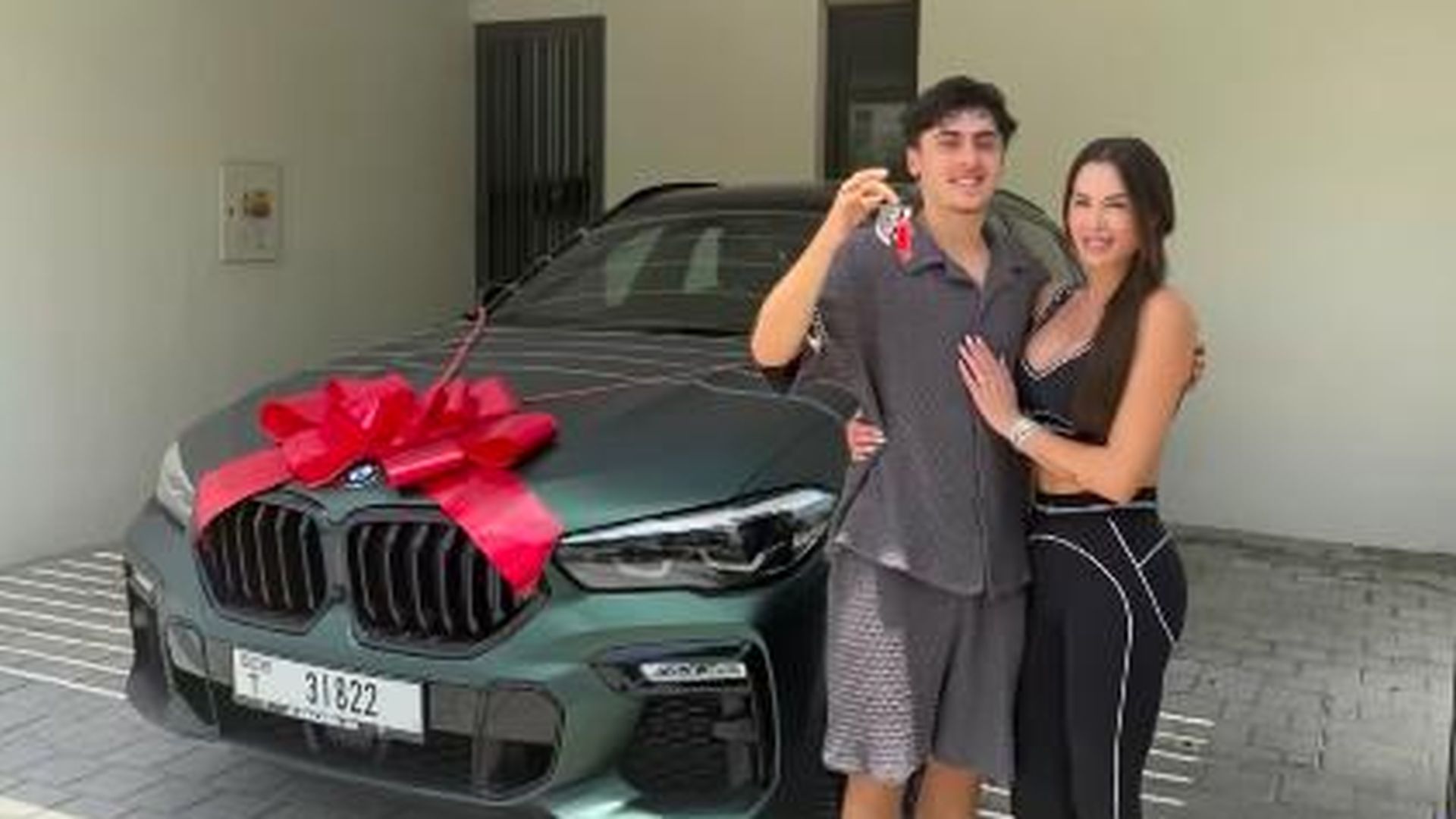 Verfrühtes Geschenk: Montry bekommt BMW zum 23. Geburtstag