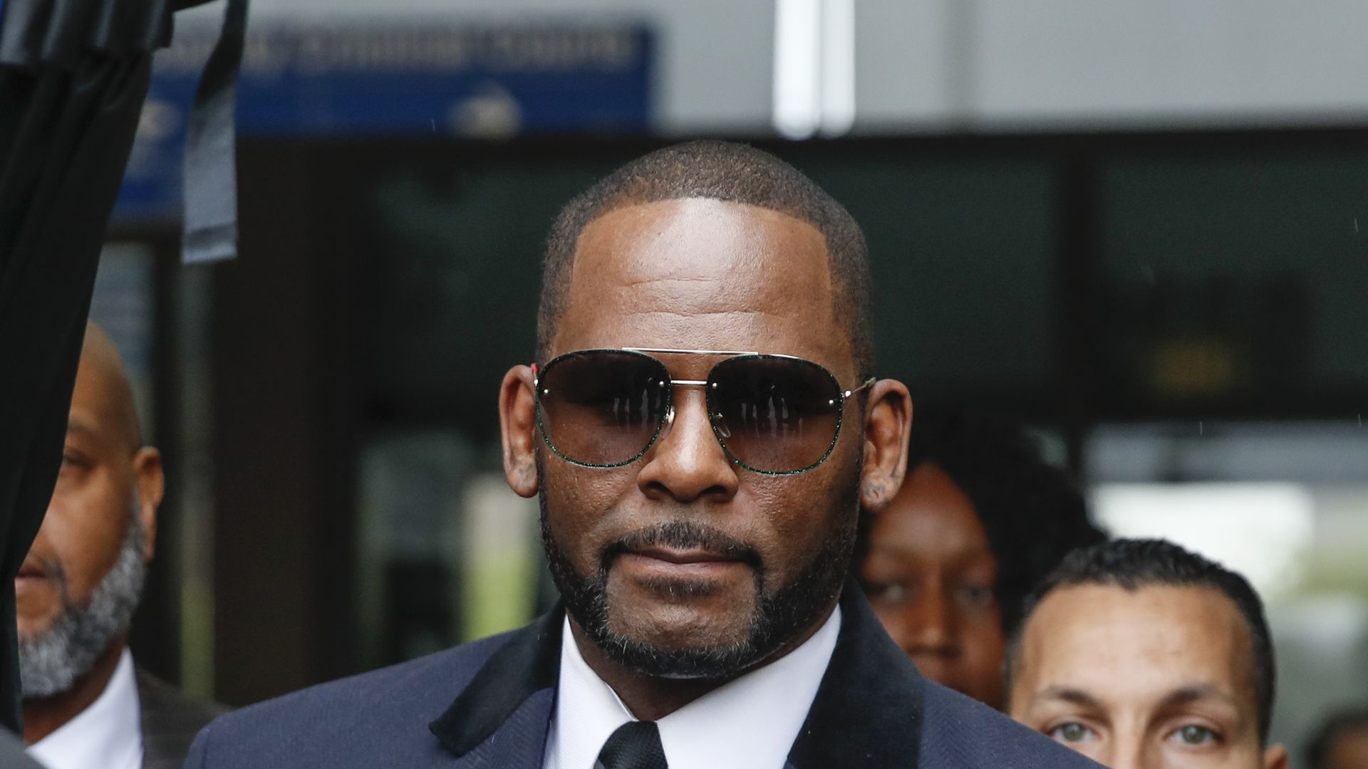 Von Gefängniskonto: Richterin beschlagnahmt R. Kellys Geld