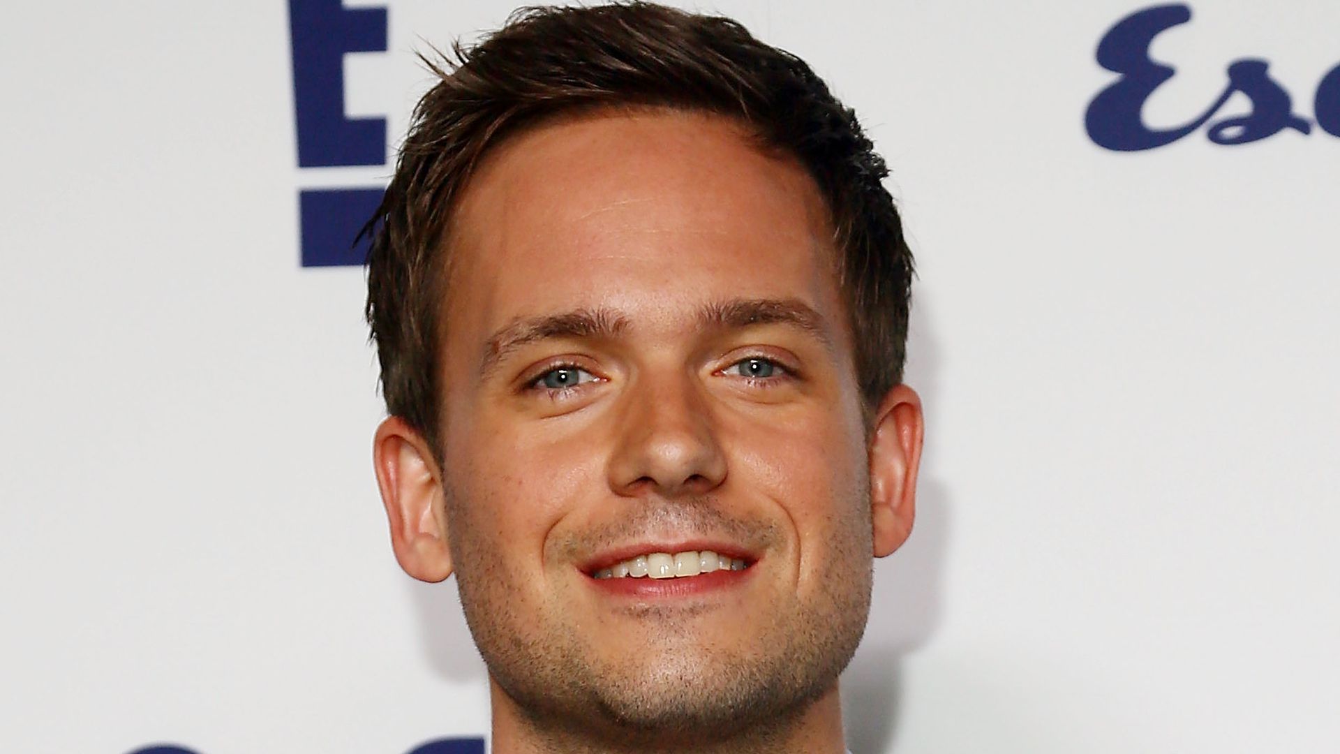 Nackt auf Bühne: So erging es "Suits"-Star Patrick J. Adams