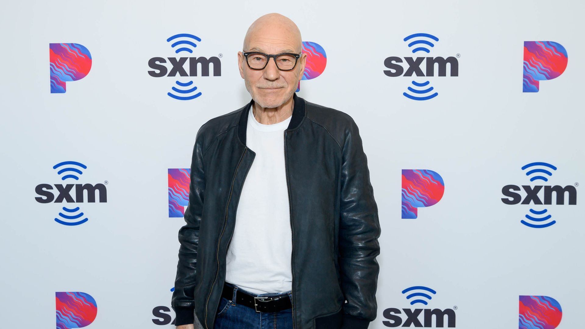 Topfit: Patrick Stewart zeigt sich als Mucki-Opa