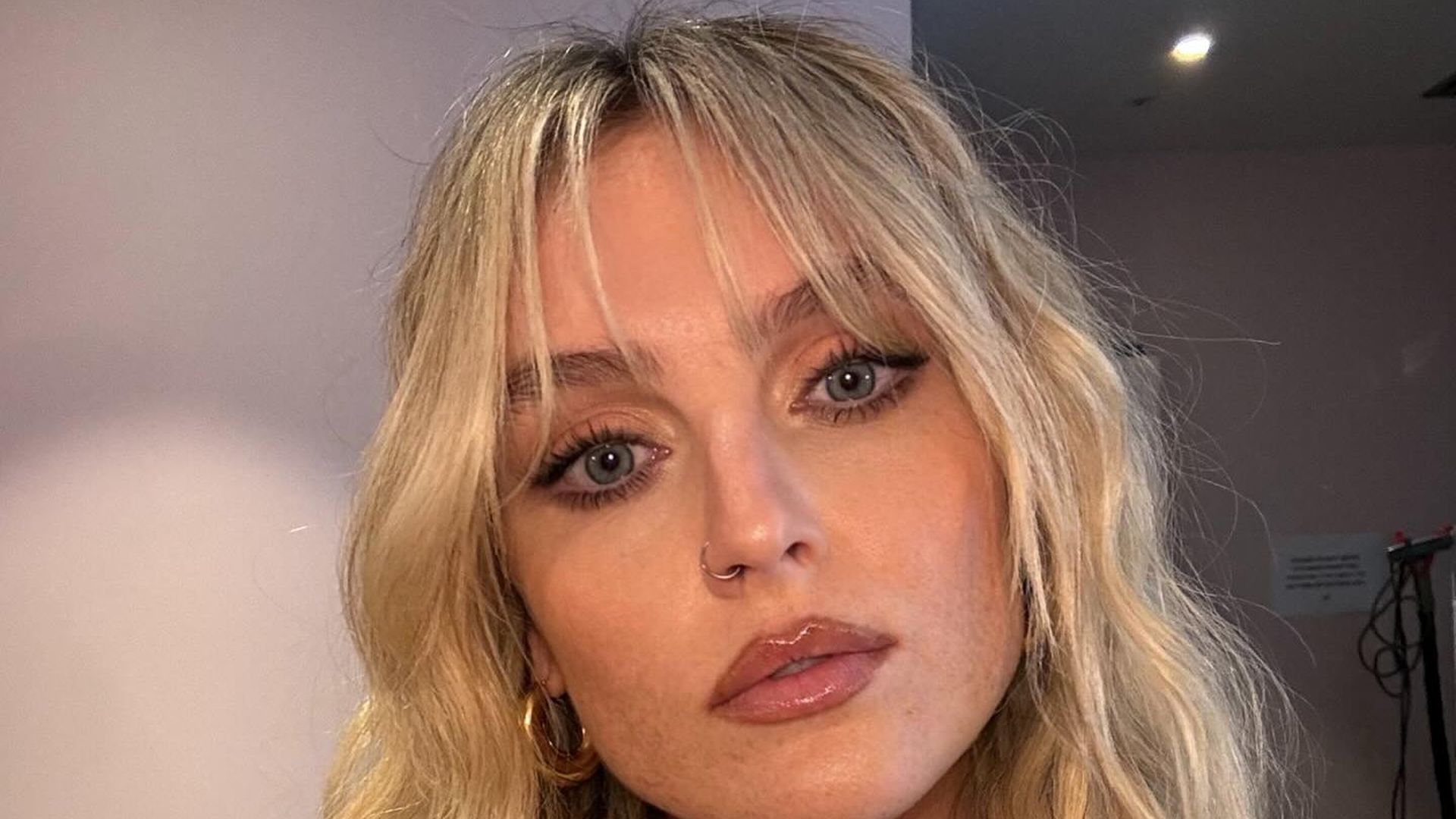 Rotes Leder: So heiß feiert Perrie Edwards ihre neue Single