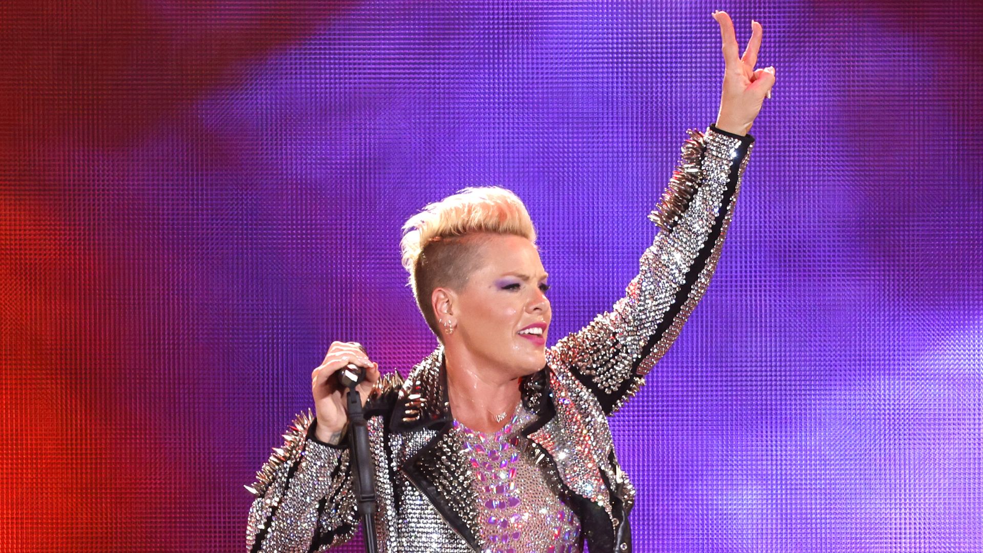 Hitzewelle: Mehrere Fans fallen bei Pinks Show in Ohnmacht