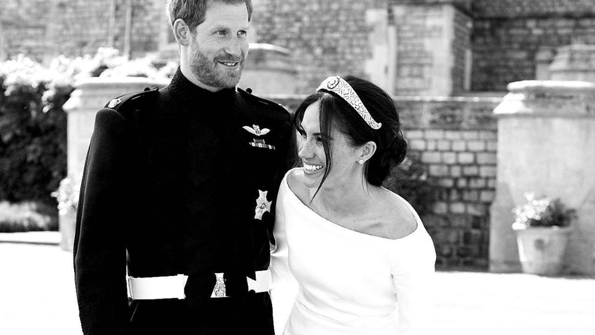 Meghan und Harry posten bisher unbekanntes Hochzeitspic!