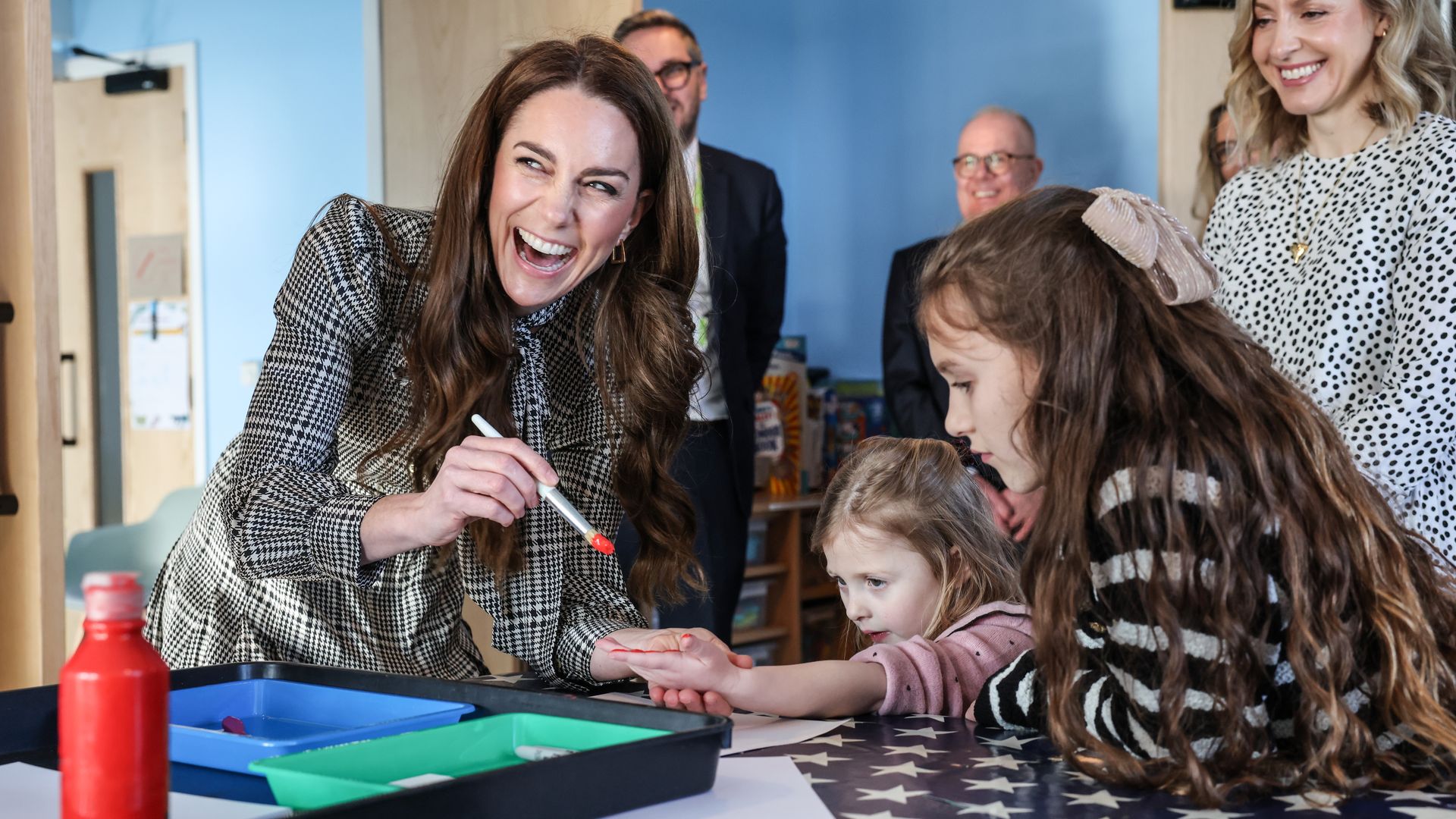 Prinzessin Kate glänzt beim Besuch eines Kinderhospizes