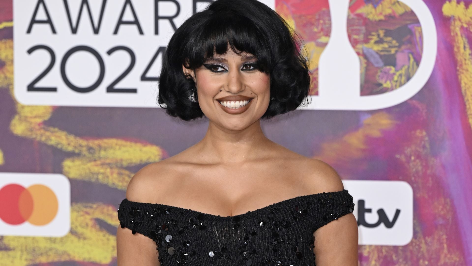 So stellt sich Sängerin RAYE ihren Traummann vor