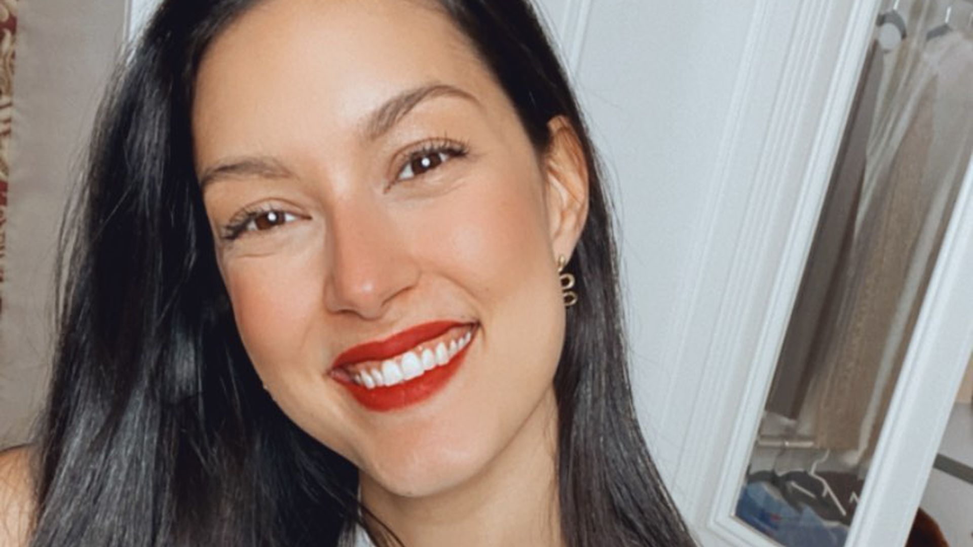 Bauchfrei-Pose: Rebecca Mir zeigt knackigen After-Baby-Body