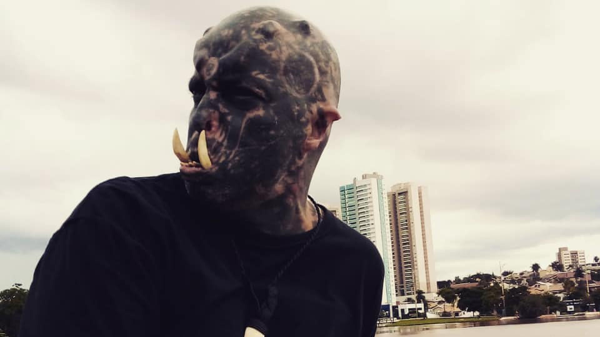 Body-Modifikation: Tattoo-Freak wird zu "Herr der Ringe"-Ork