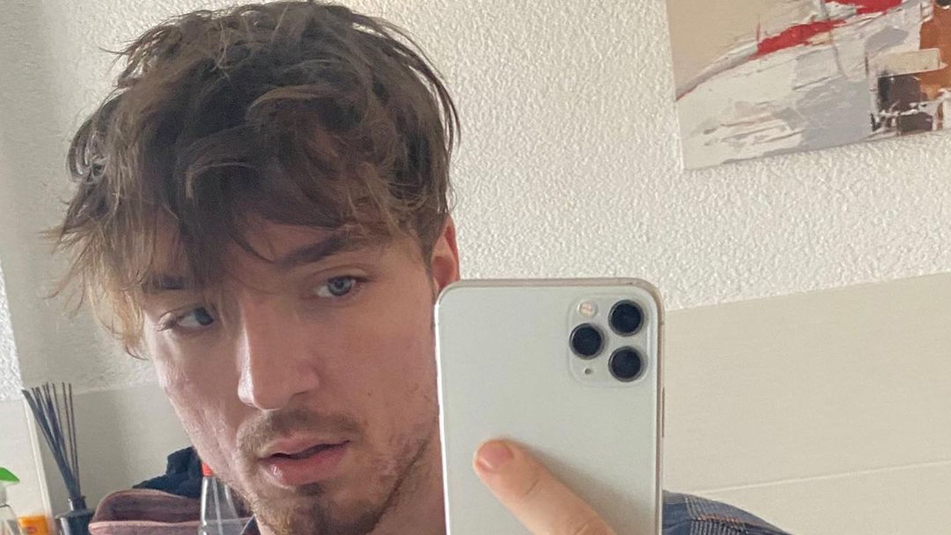 Mit Kuss-Pic verkündet: Roman Lochmann ist in festen Händen