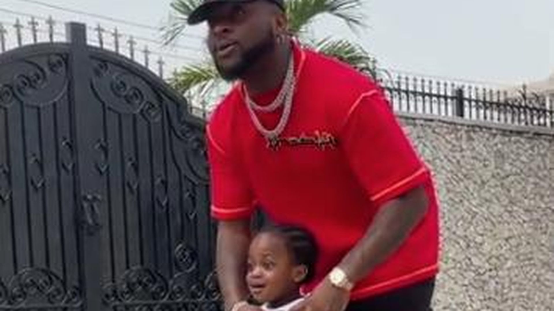 Im Pool ertrunken: Sänger Davido verliert seinen Sohn (3)