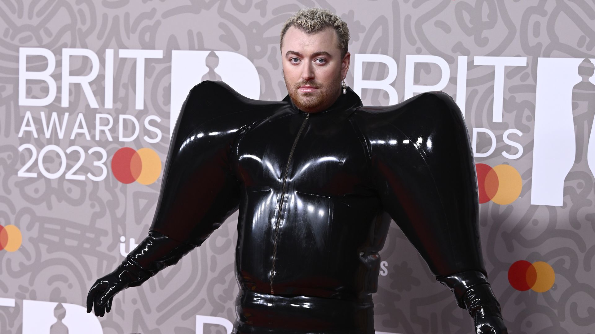 Elegantes Brit Modedesigner John Ebenbild