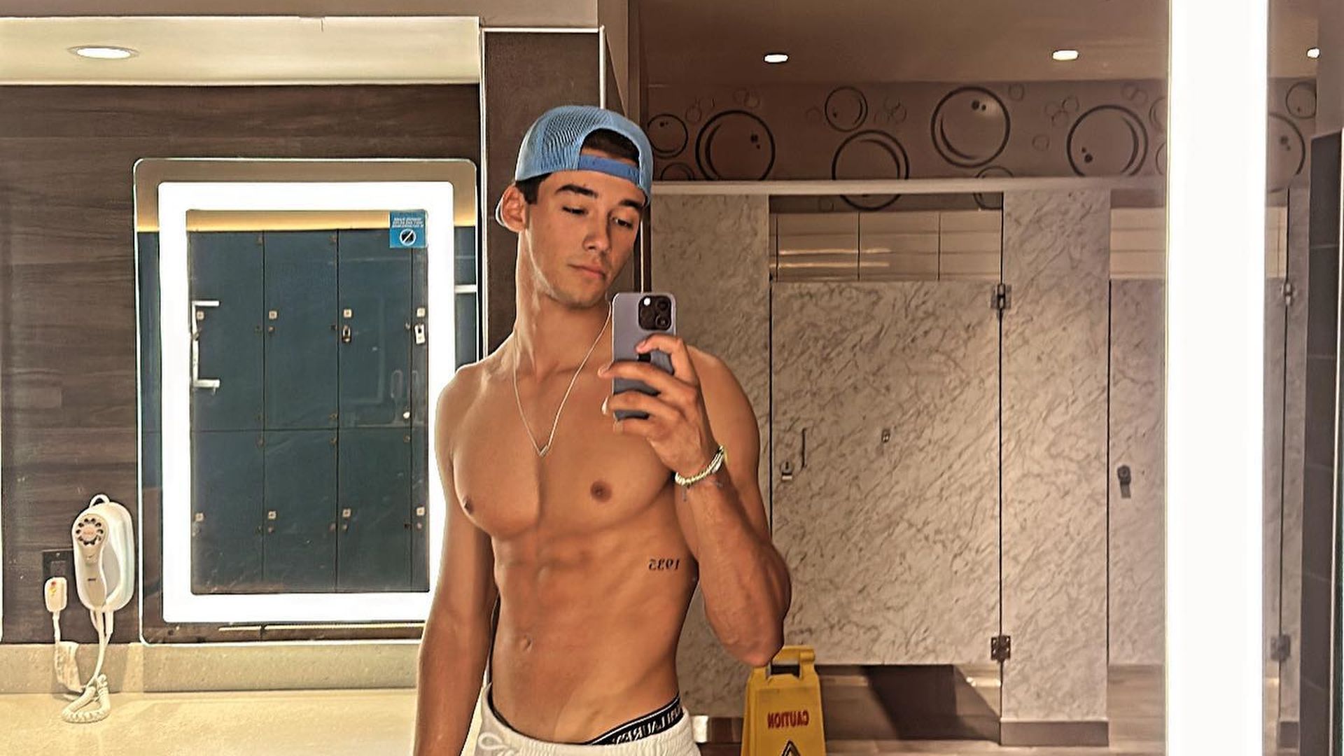 Sexy Sixpack-Pics: San Diego Pooth muss Kritik einstecken!