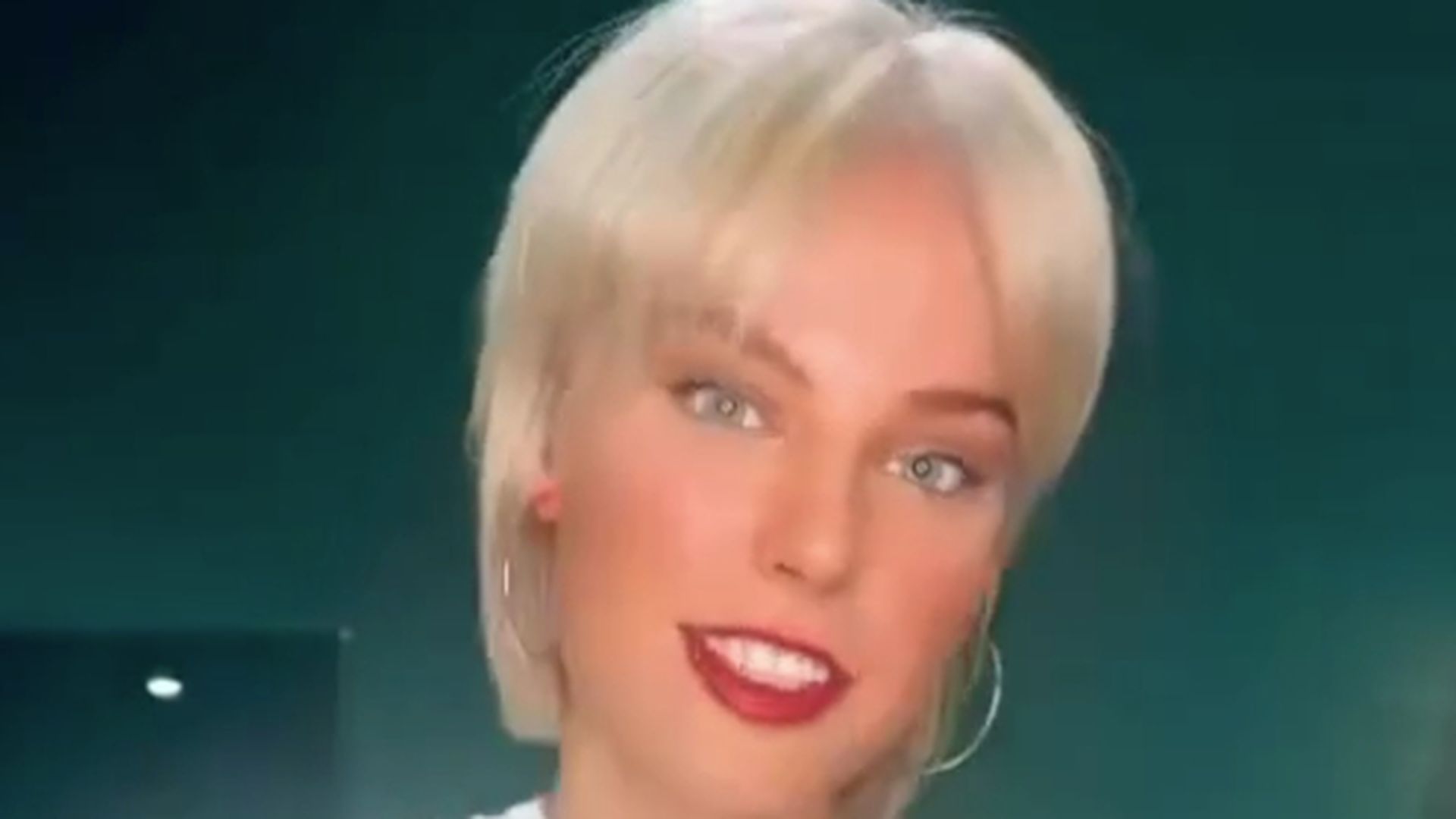 Nicht mehr rosa: GNTM-Selma hat jetzt platinblonde Haare!