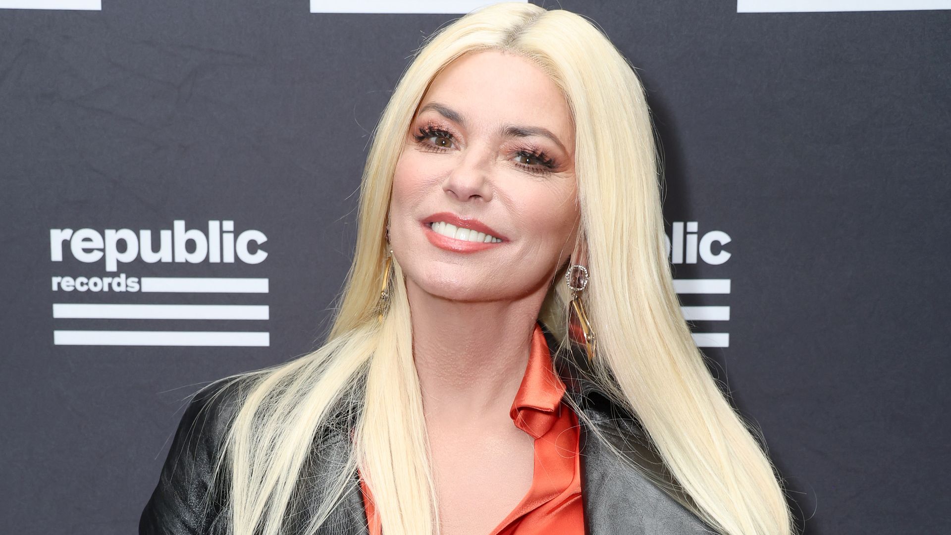 Ungewohnt blond: Shania Twain rockt mit neuer Haarfarbe!
