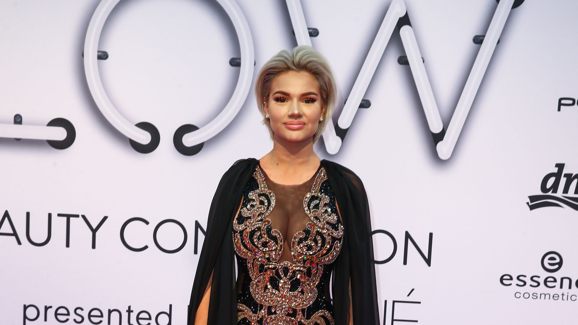 Versteckte Talente: Influencerin Shirin David spielt Klavier