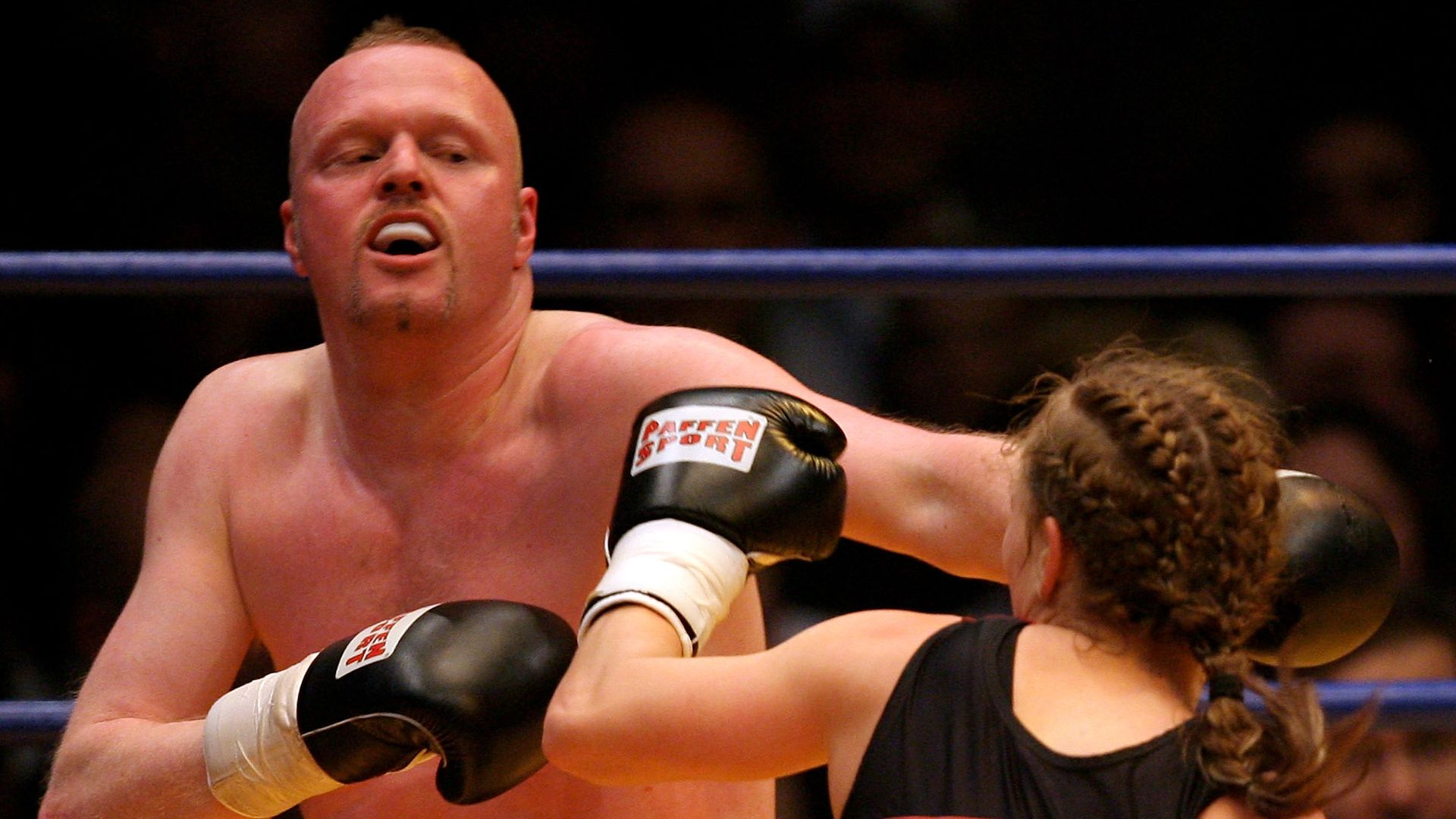 Fans sind ungeduldig: Wann fängt Stefan Raabs Boxkampf an?