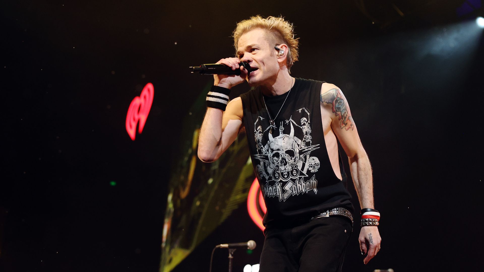 Deryck Whibley krank: Sum 41 sagt Tour in letzter Minute ab