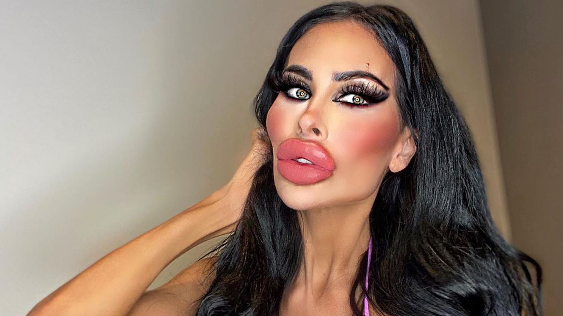 OP-süchtig: Influencerin liebt ihren 60.000-Euro-Barbie-Look