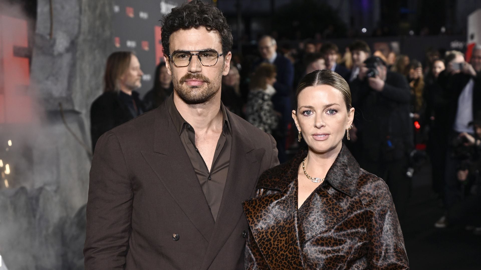 Selten: Theo James kommt mit Ehefrau Ruth zu seiner Premiere