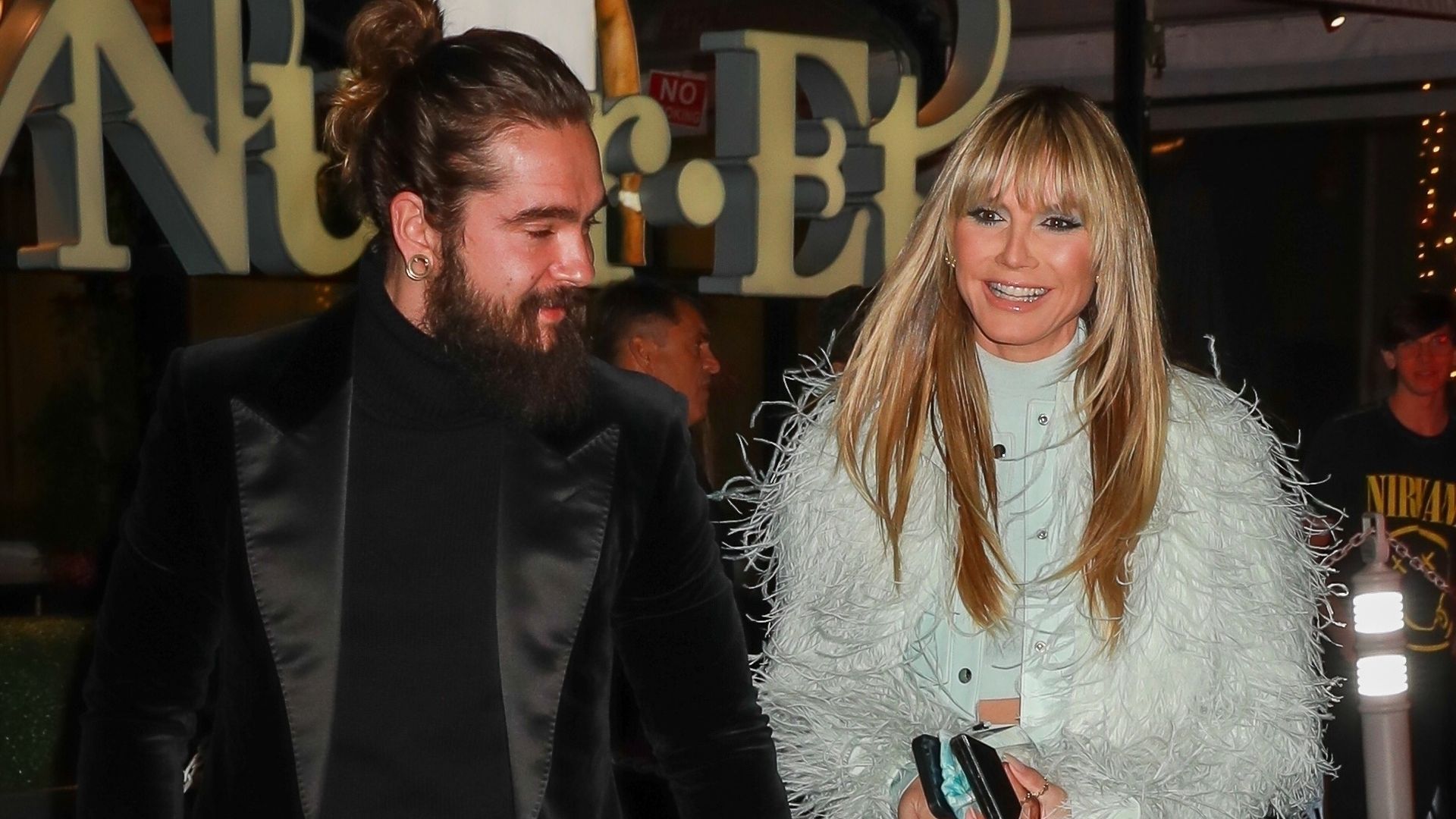 Lack und Feder: Heidi Klum und Tom in Schwarz-Weiß unterwegs