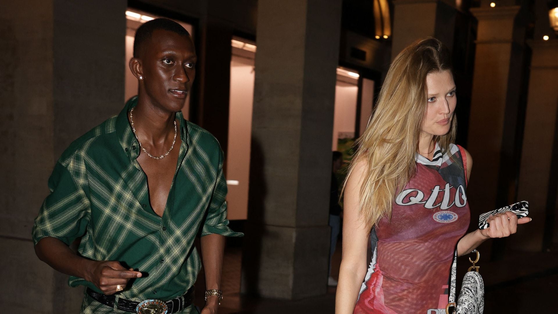 Toni Garrn mit einem mysteriösen Mann in Paris gesichtet!