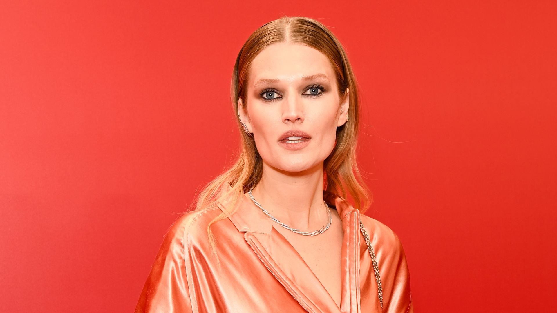 Wieder vergeben? Toni Garrn hält Händchen mit neuem Mann!