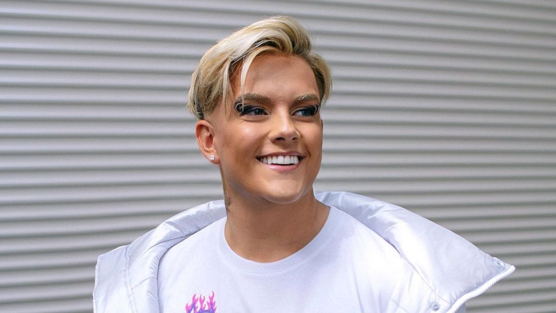 Teurer Spaß: Twenty4tim kauft Designer-Tasche für einen Fan