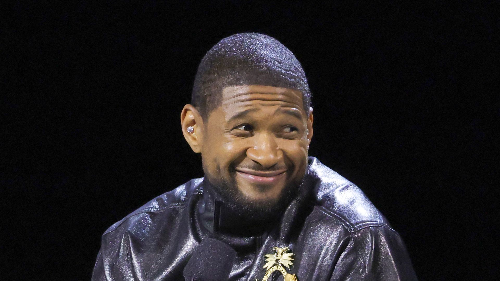 Dieser Megastar unterstützt Usher bei der Halbzeitshow!