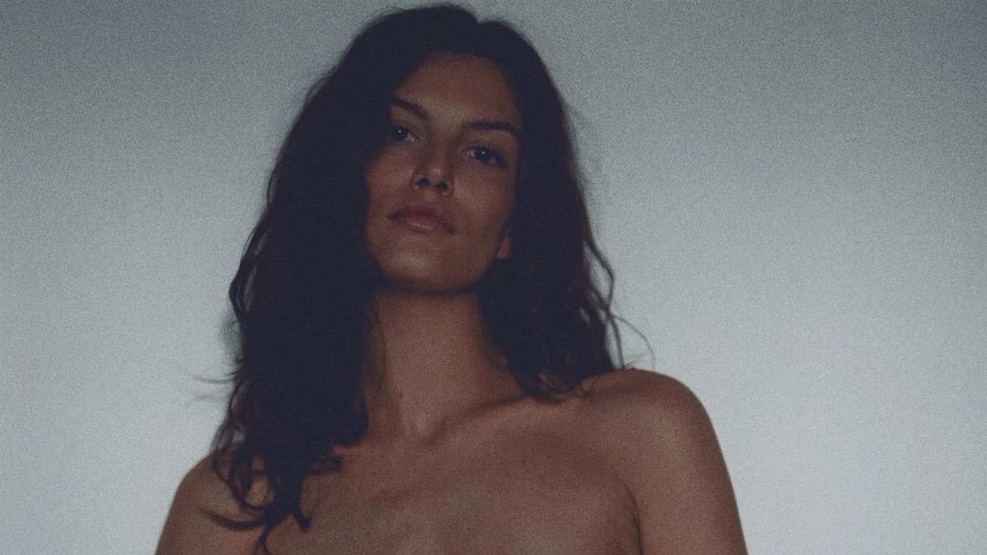 Einstige GNTM-Gewinnerin Vanessa Fuchs zieht komplett blank!