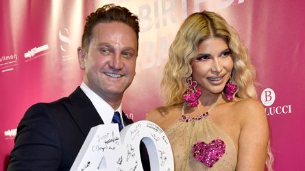 Micaela Schäfer legt komplett nackt als DJane im Klub auf