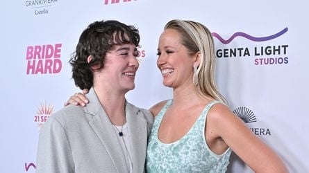 So verliebt: Anna Camp kuschelt im Netz mit Partnerin Jade